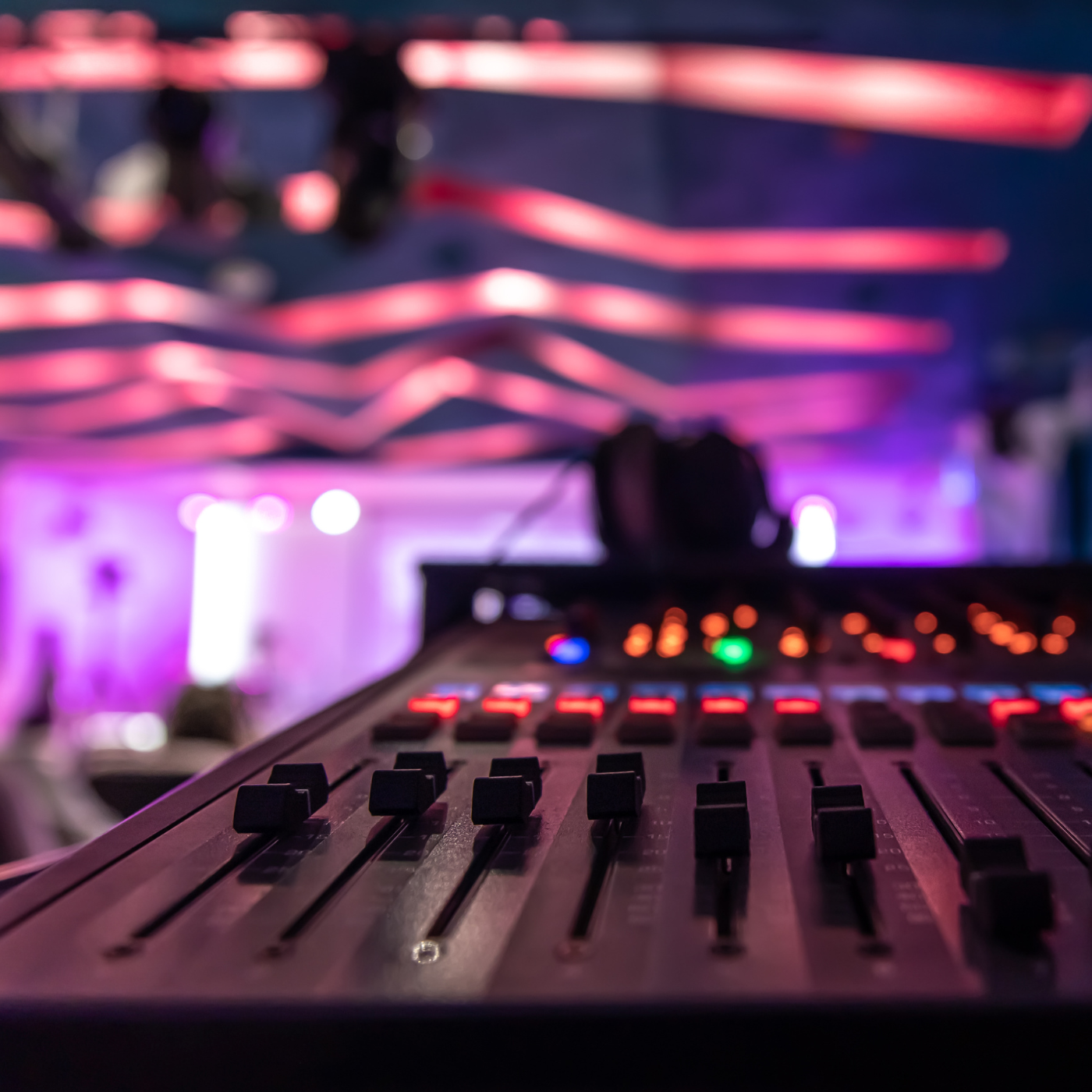 Why use a corporate event agency for your live events